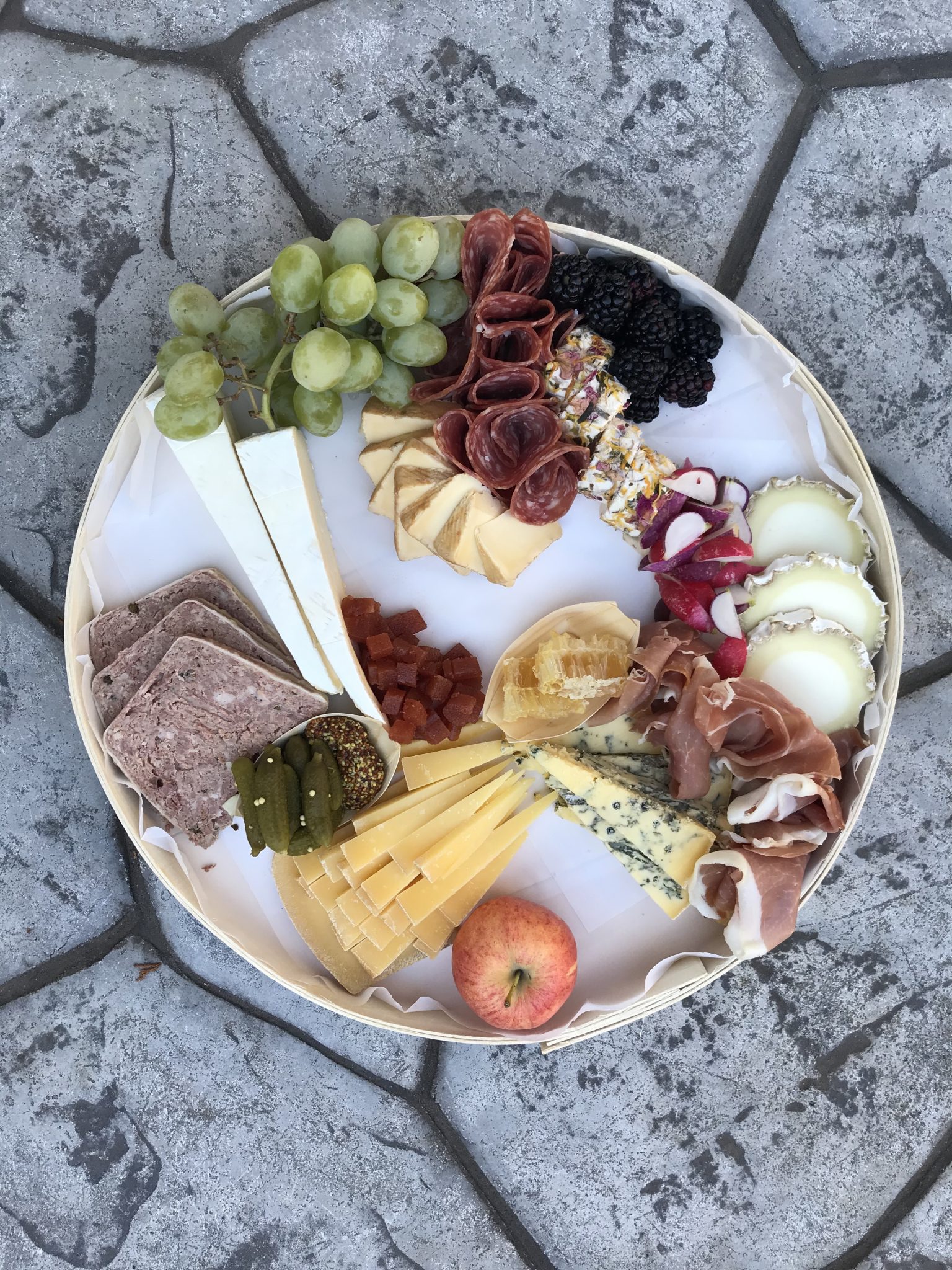 Here's A Five-Step Plan To Building A Stunning Cheese Board Everyone ...