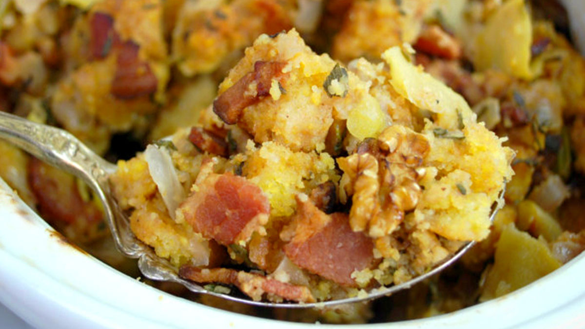 Cornbread Stuffing (with Apples, Bacon and Pecans) - The Gourmet Insider